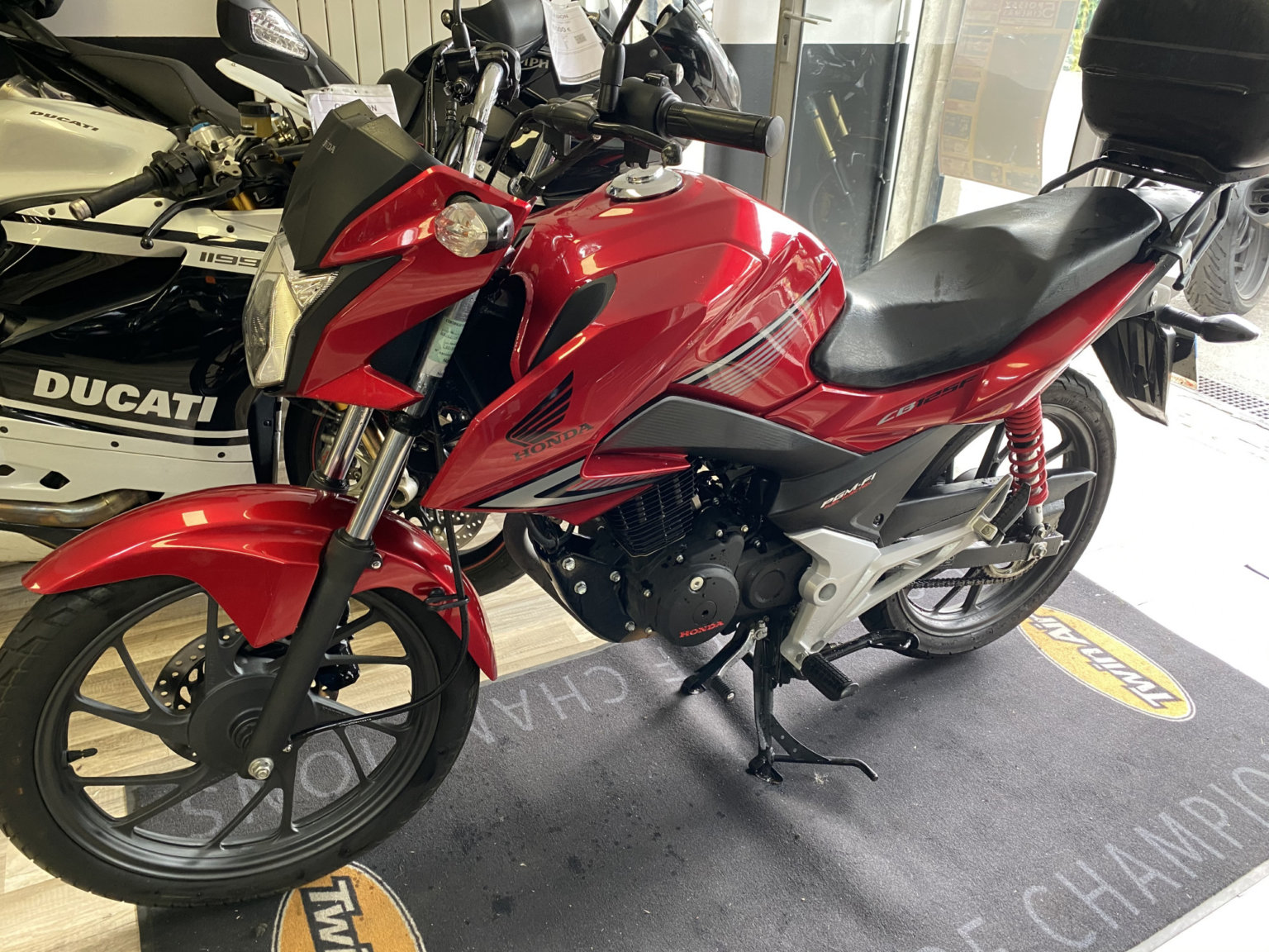 Vendu ! Honda GLR 125 F - 2100€ : à découvrir chez Chambourcy Motos 78