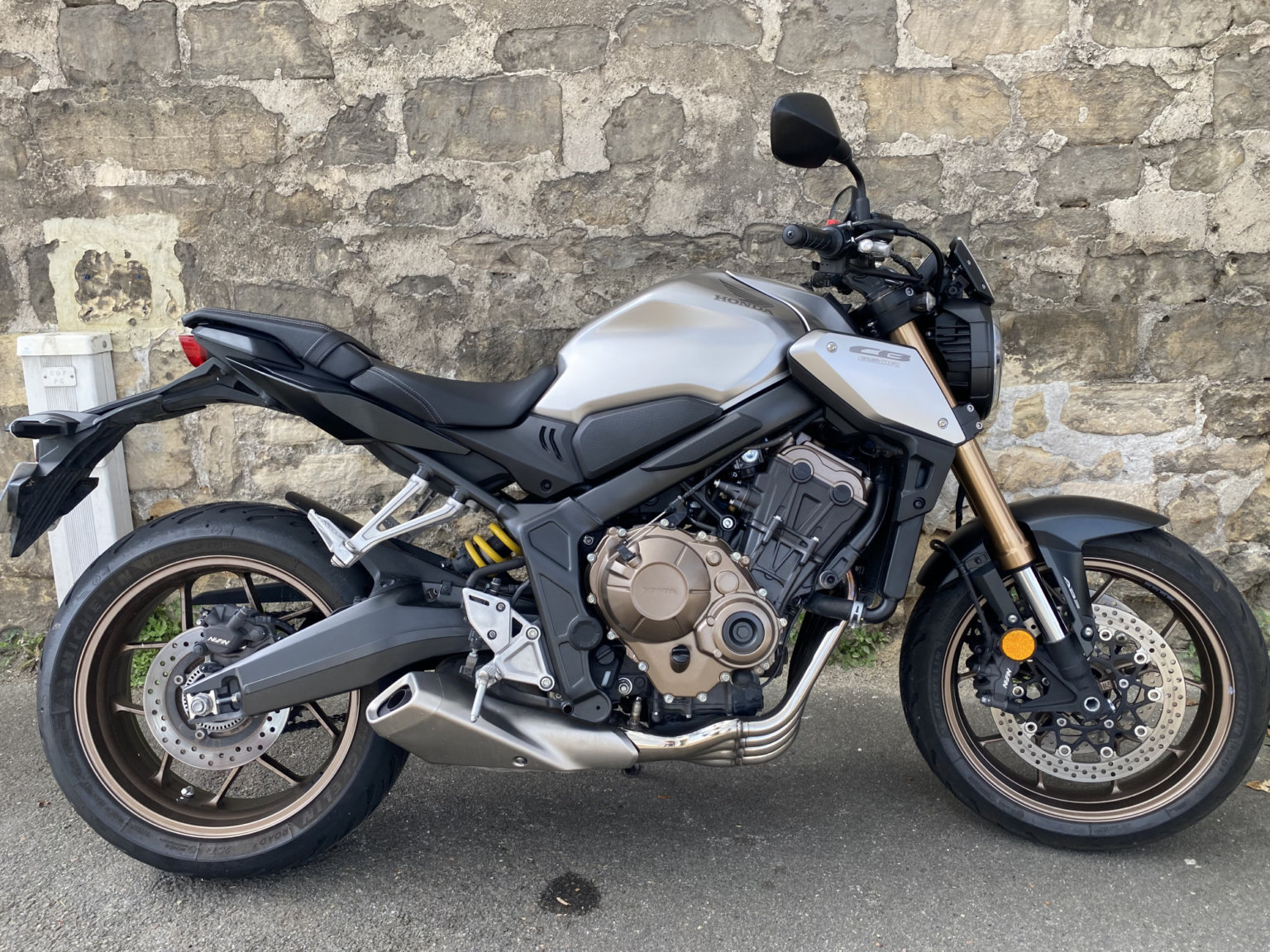 Vendu ! Honda CB650R Neo Sports Café - 6790€ : à découvrir chez Chambourcy Motos 78