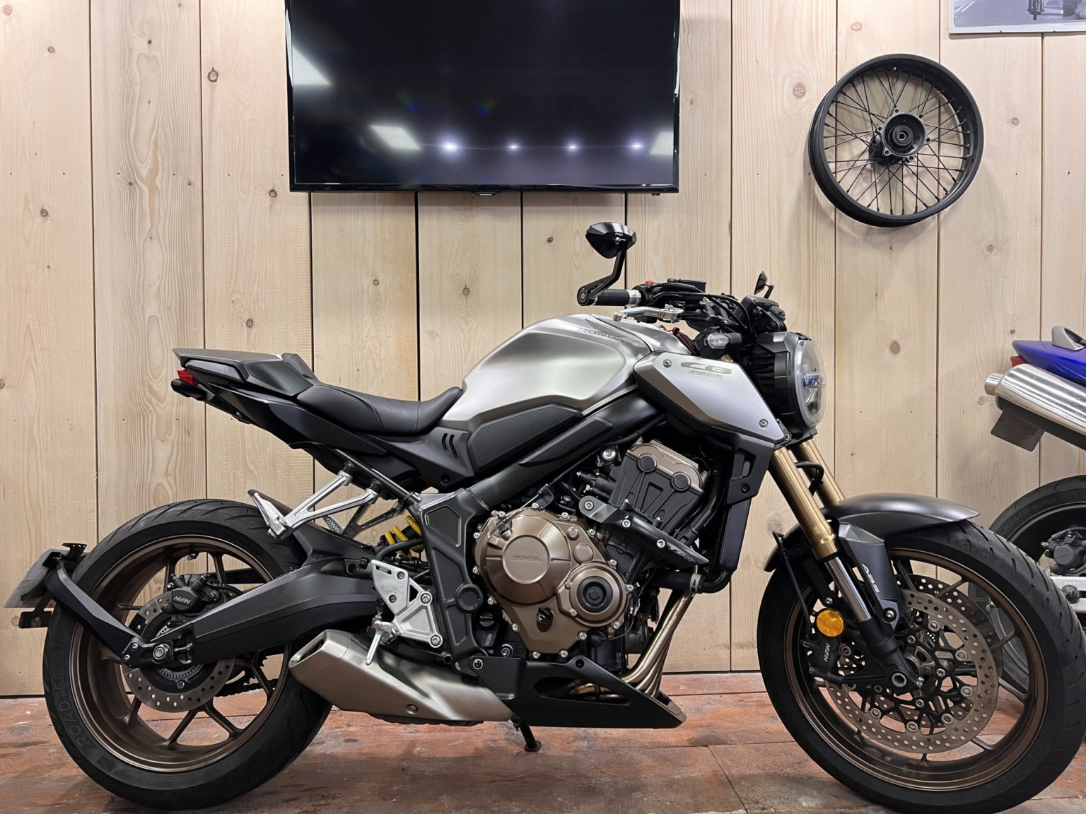 Vendu ! Honda CB650R Neo Sports Café - 7190€ : à découvrir chez Chambourcy Motos 78